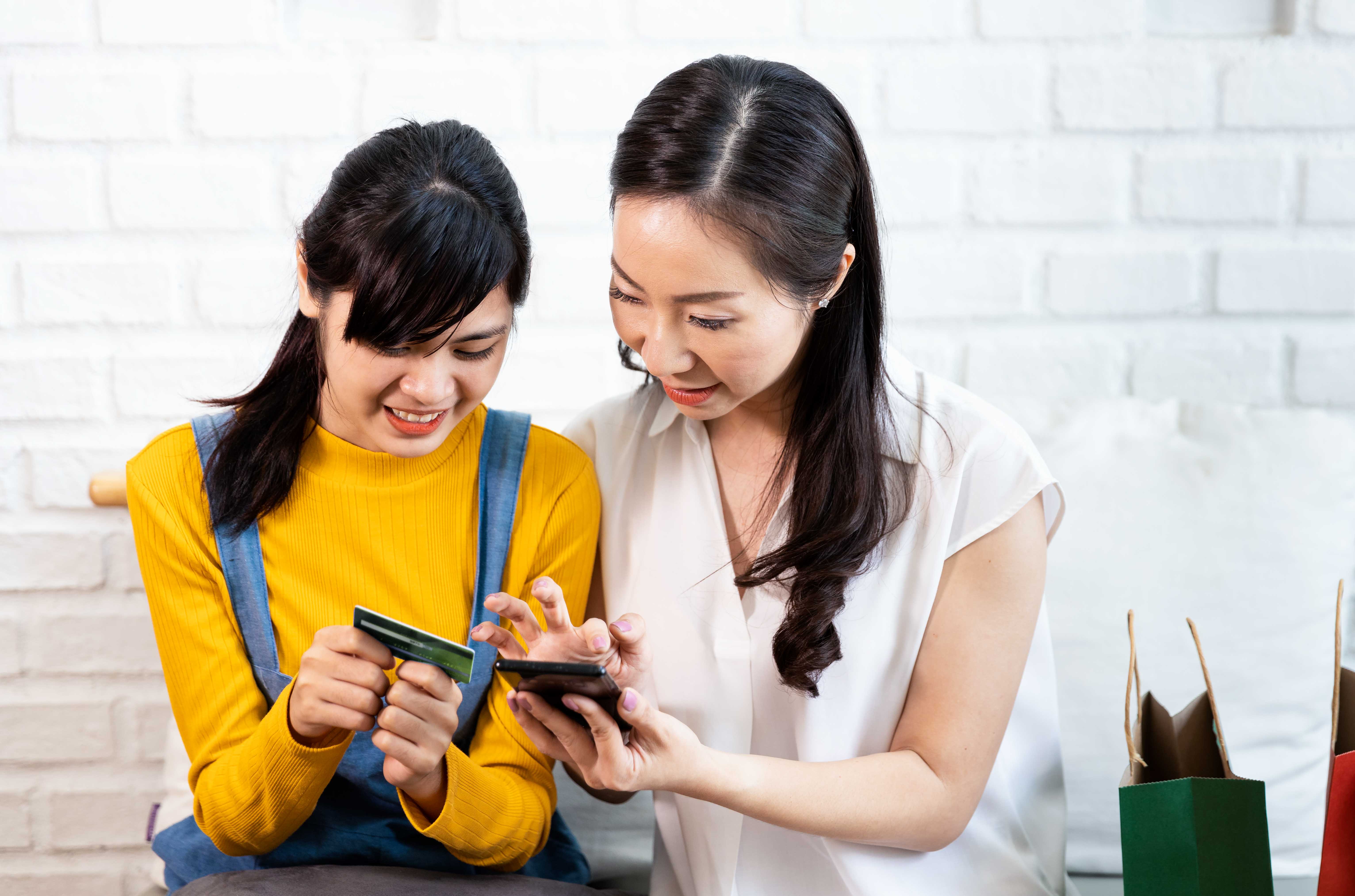 7 Tips to Teach Your Kids How to Use Credit Cards | Mydoh